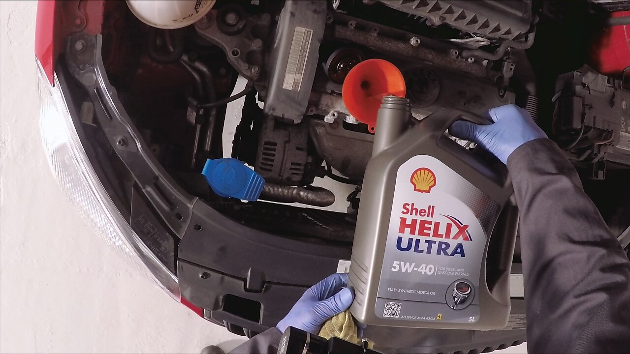 How to do an oil change on a car | Shell Mauritius